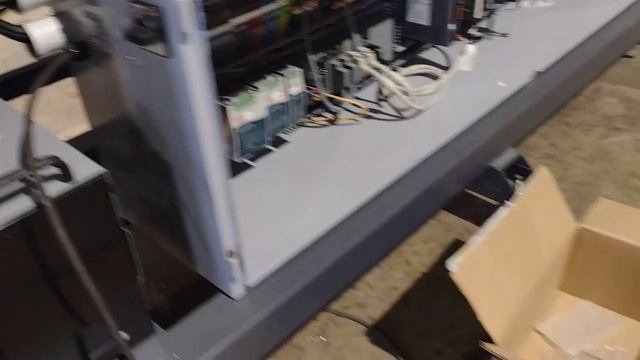 Обрабатывающий центр Vstec M300 - 01 подключение станка к магистралям и его включение