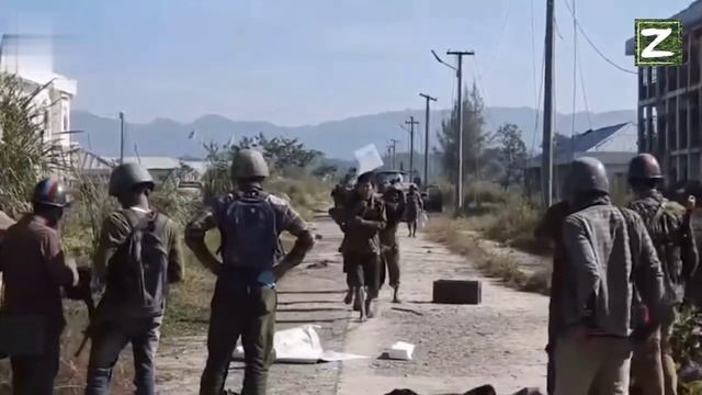 Оппозиция окружила и взяла  в плен Правительские войска Мьянмы  .