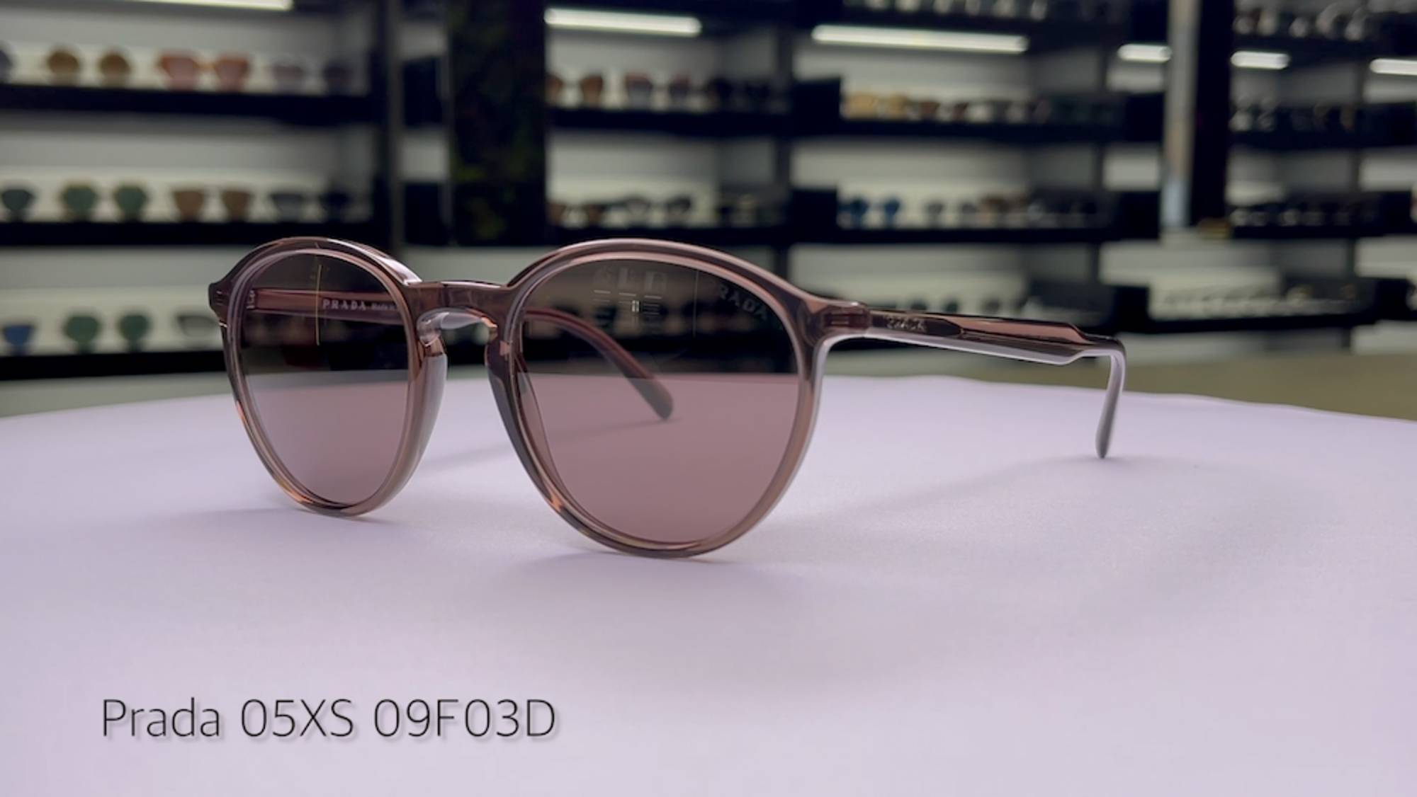 Распаковка Prada 05XS 09F03D: солнцезащитные женские очки в коробке