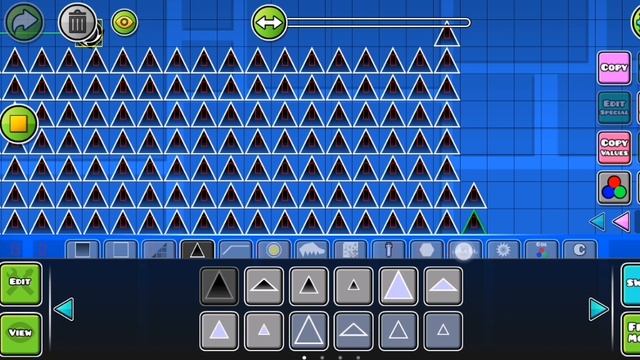 Я играю в Геометрию деш