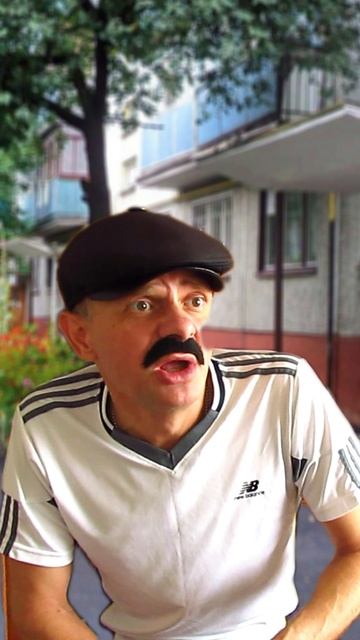 Титьки. Дед с сумками.