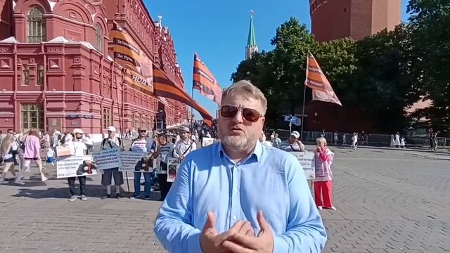 В столице идёт сбор подписей за чрезвычайные полномочия Путину для зачистки агентов США 26.07.2025