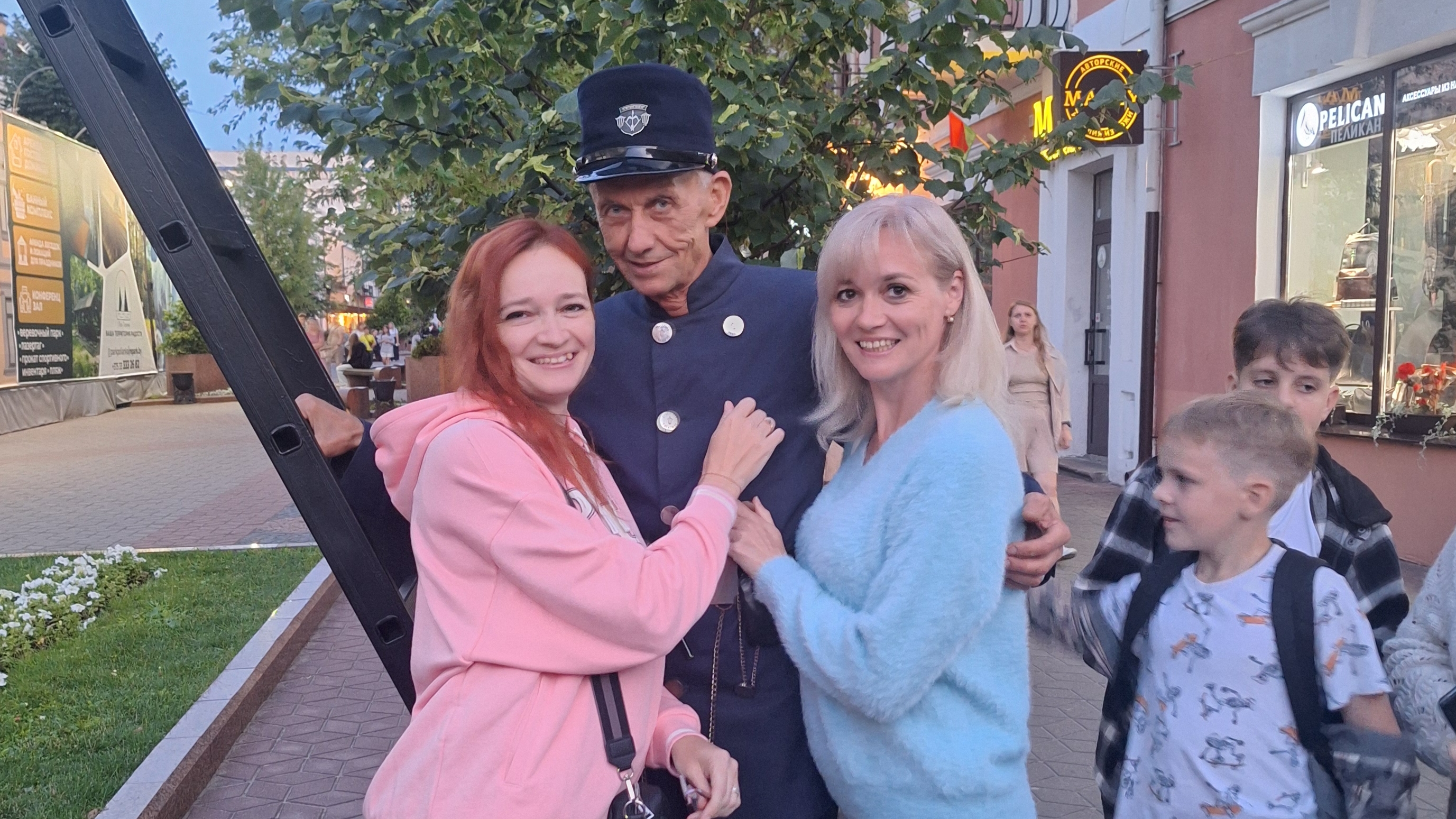 17.07.25 день 6, Замок Косово, теплоход Гродно, знаменитвй фонарщик Виктор Кирилюк