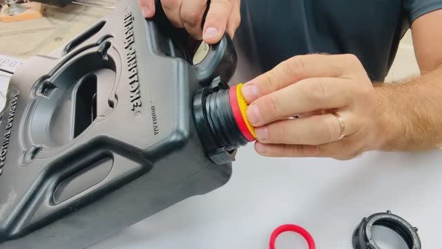 Прокладка носика канистры