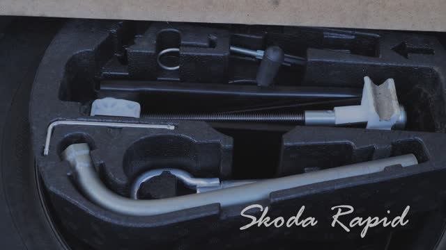 SKODA Rapid - багажник  с запасным колесом