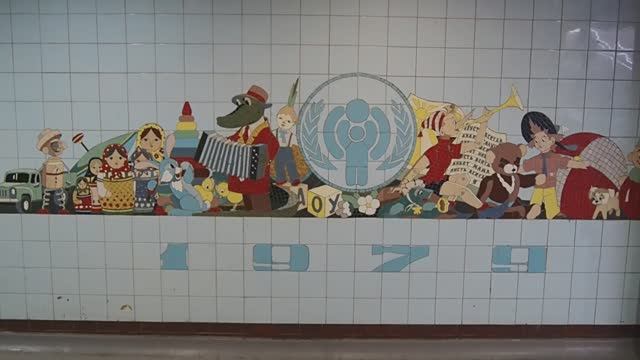 Ростов-на-Дону - подземный переход с советскими мозаичными картинками.