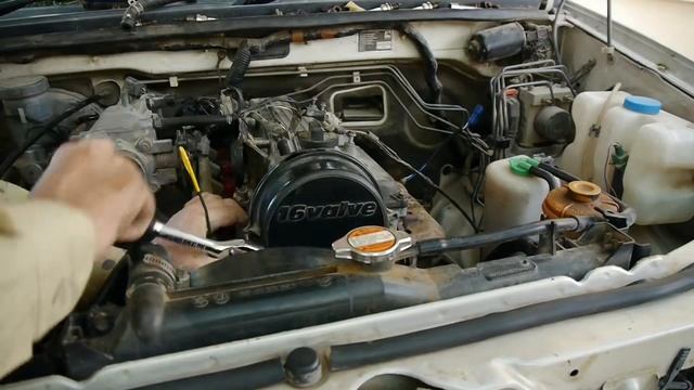 Сузуки Джимни - снимаем головку цилиндров. Suzuki Jimny - cylinder Head Removal