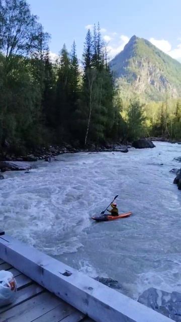 Предпоследний пошёл! Вид с моста. Прохождение порога "Бегемот" 5-й категории сложности