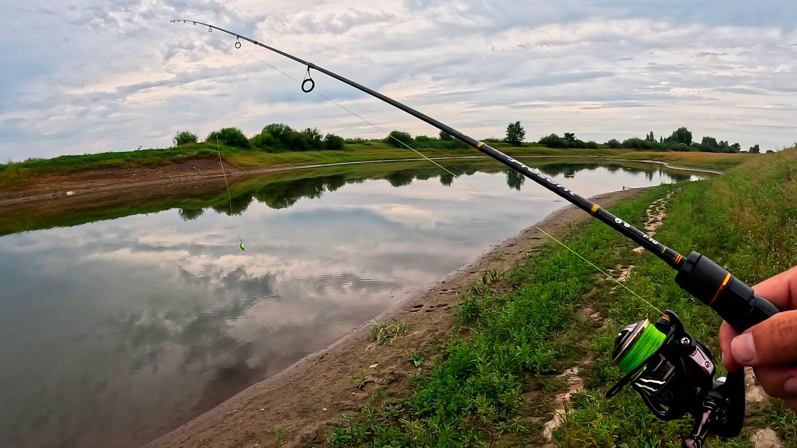 Рыбалка по-простому в деревне на ультралайт на реке