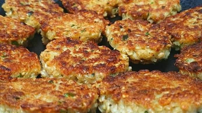 Овсяные котлеты.