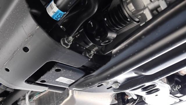 Chevy Silverado ZR2 2024 года против ZR2 AEV Bison.