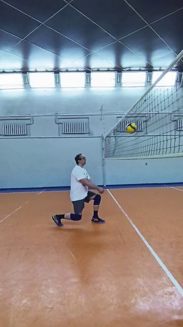 Мяч в сетке после первого удара