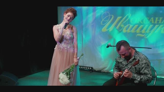 Не уходи, побудь со мною