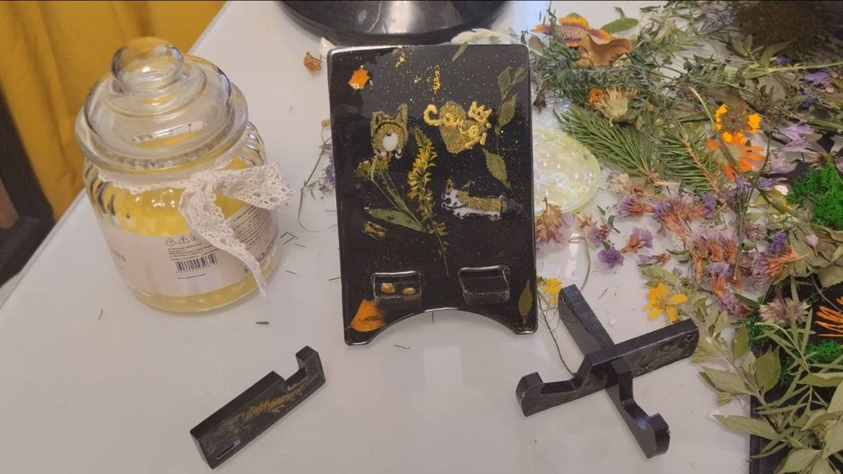 Подставки под гаджеты с корги. Нашей любимице Бекки посвящаю.