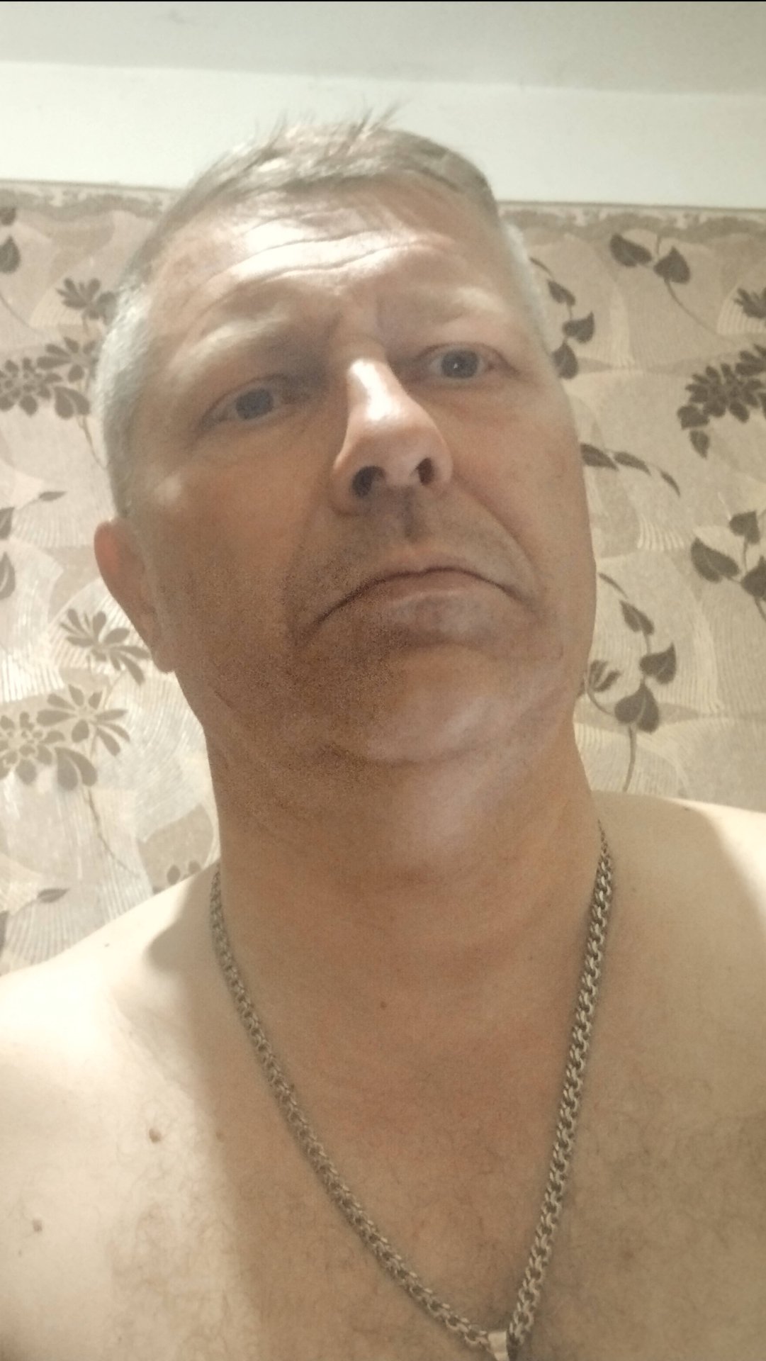 Правка опасной бритвы на ремне