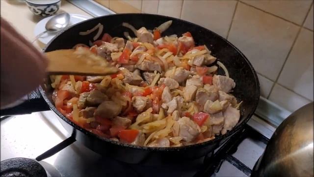 СВИНИНА ТУШЕНАЯ С ОВОЩАМИ НА  СКОВОРОДЕ