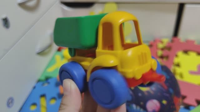 играем в детский самосвал