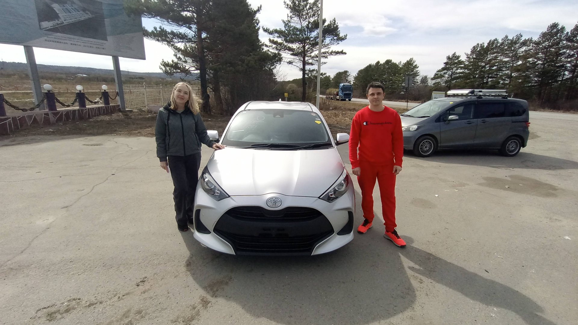 Обзор Toyota Yaris 2020 (4 балла, 92 000 км) — сколько стоит в 2025?