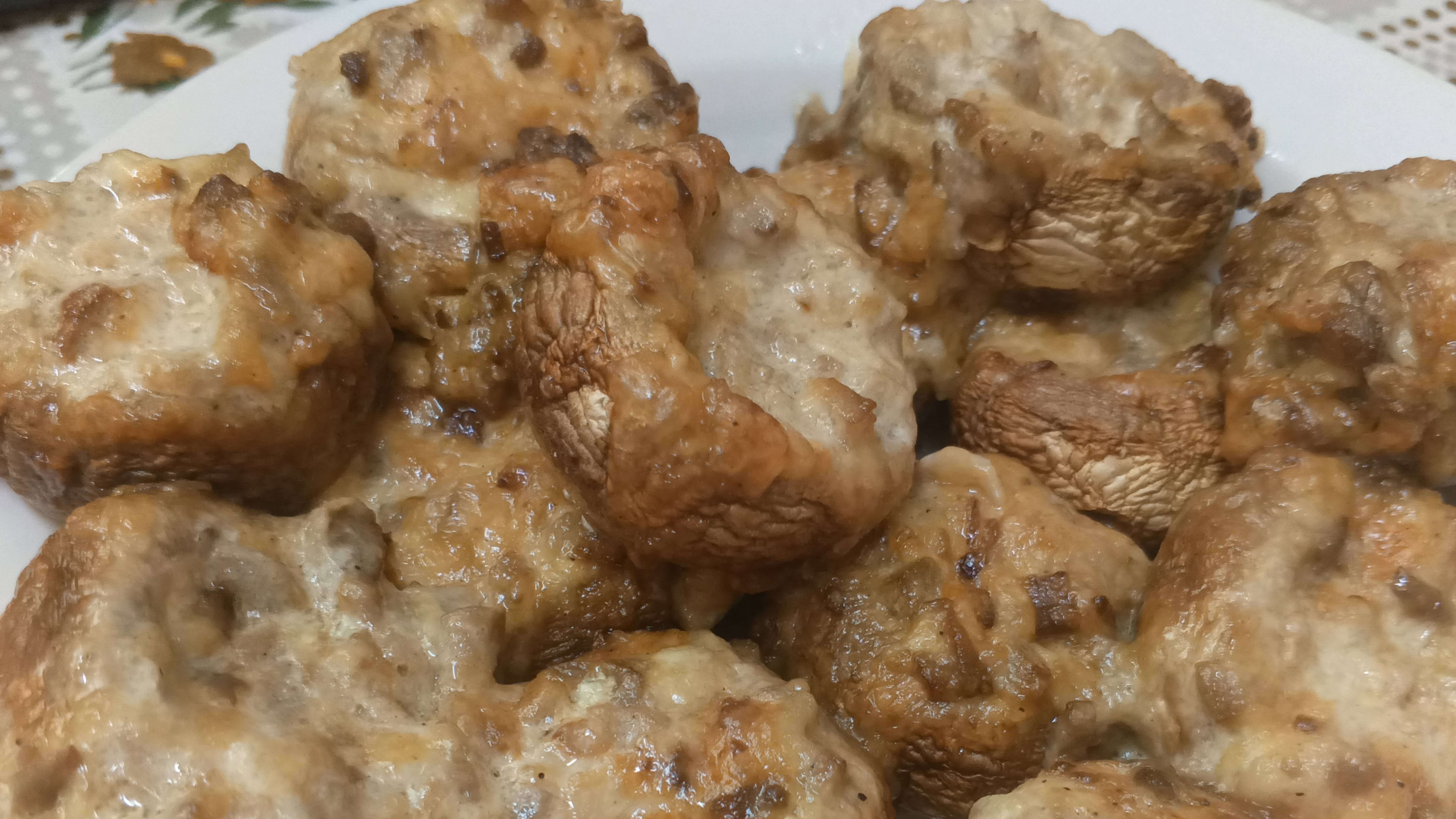 Фаршированные шампиньоны в аэрогриле