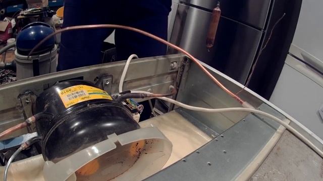 008 Ремонт Холодильника Indesit Часть 4 (Восстанавливаем Запенку)