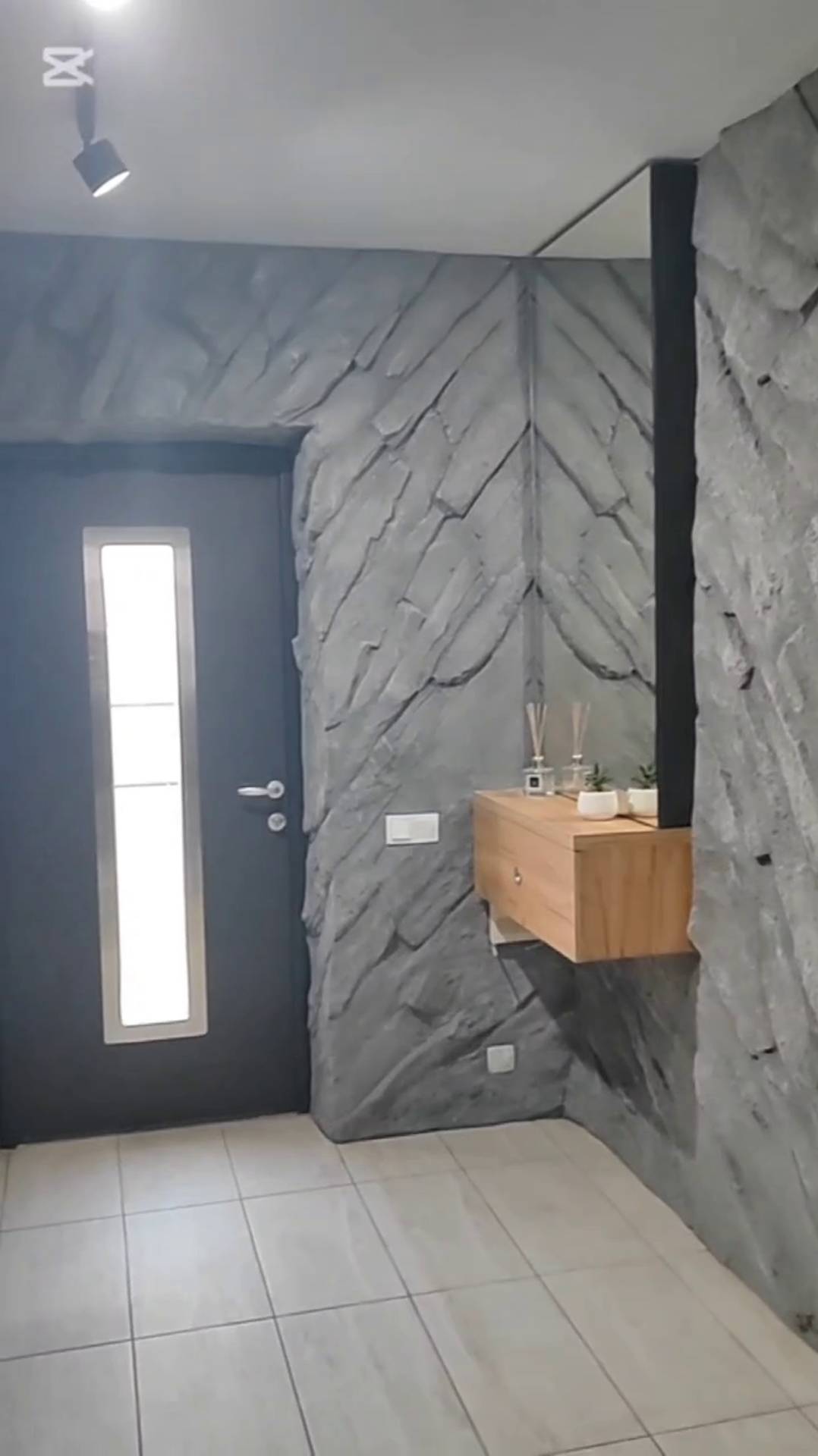 внутренний интерьер комнаты декор стен в виде скалы.мастер Александр#сказочнаямастерскаяколесникова