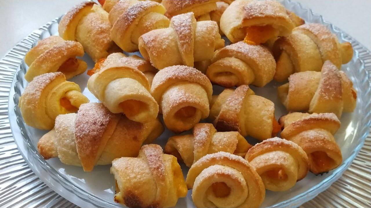 Творожные рогалики с абрикосами. Быстро и вкусно к чаю