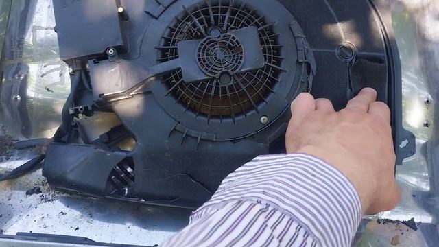 Что я увидел  внутри вытяжки!