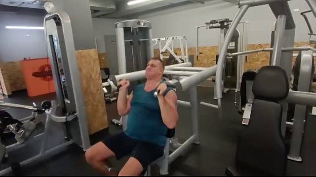 Тренировка Артура Цыганова 39 лет в Фитнес Клубе ГОЛДЕН ДЖИМ по адр Фучика 3 27 июля 2026 года.