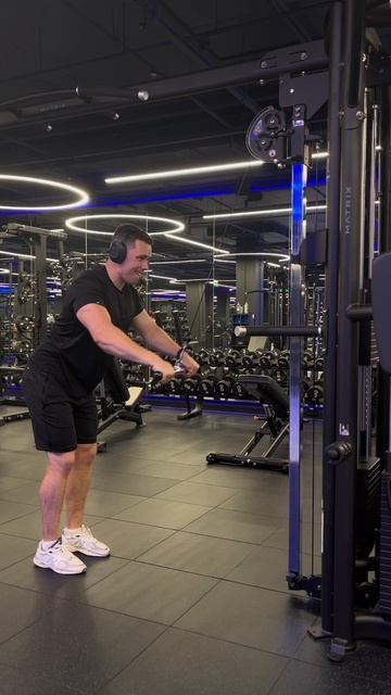 Пуловер в кроссовере