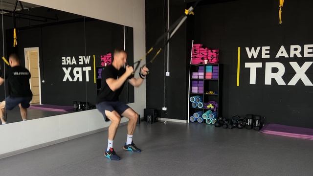 Выпрыгивания в TRX