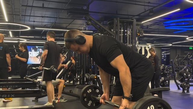 Тяга штанги к поясу