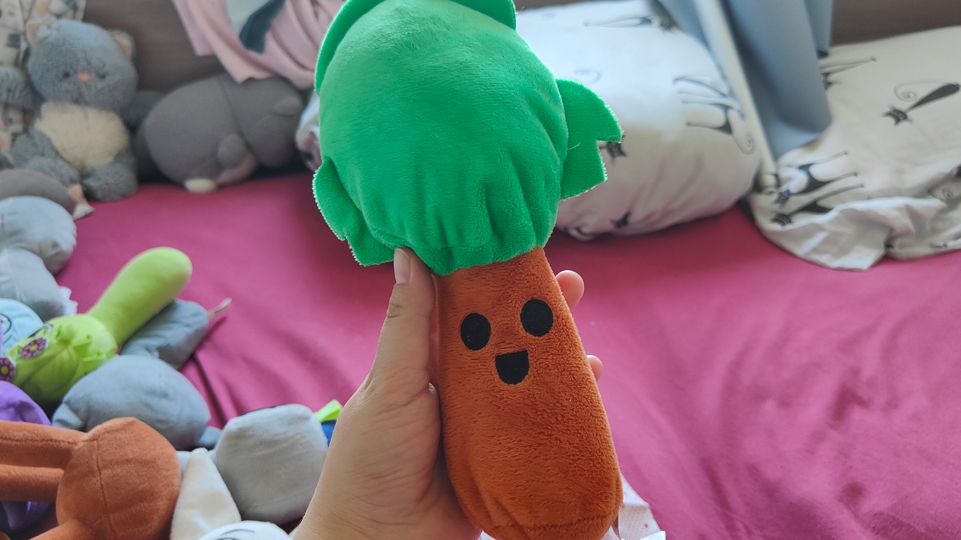 играем в мягкую игрушку спрунки дерево