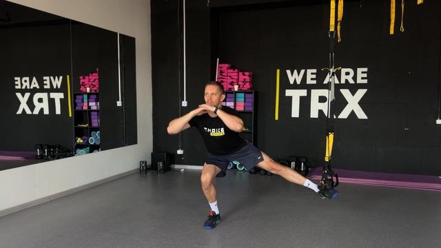 Боковой выпад в TRX