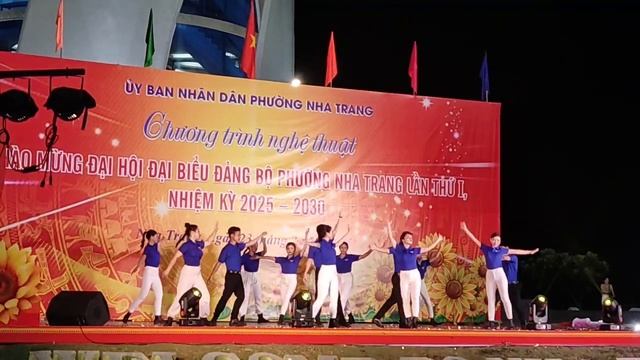 Концерт во Вьетнаме,на улице Нячанга