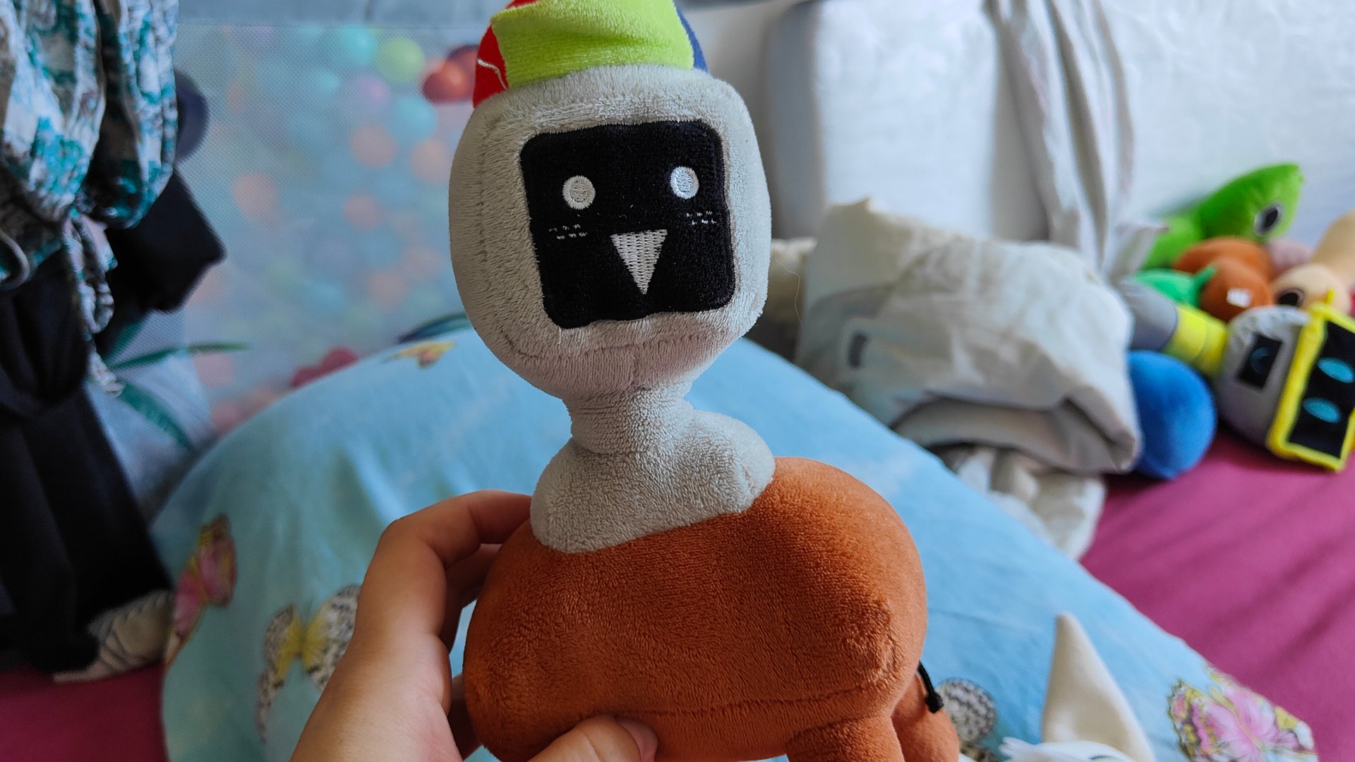 играем в мягкую игрушку спрунки для детей