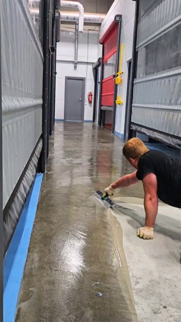 Демонтаж старого полимерного покрытия и нанесение нового эпоксидного пола