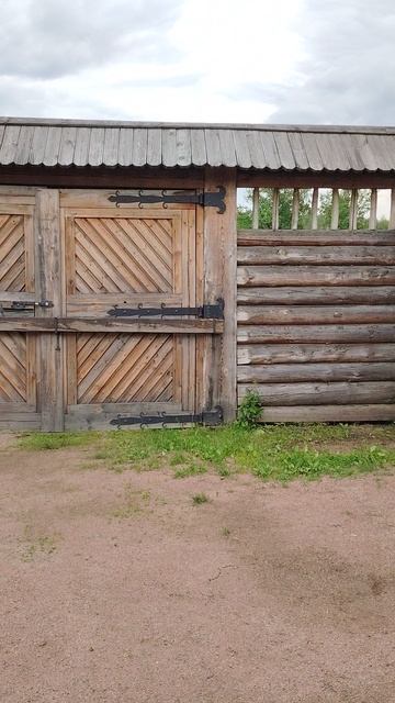 Усадьба "Богословка".Хозяйственный двор с кузницей и каретным сараем