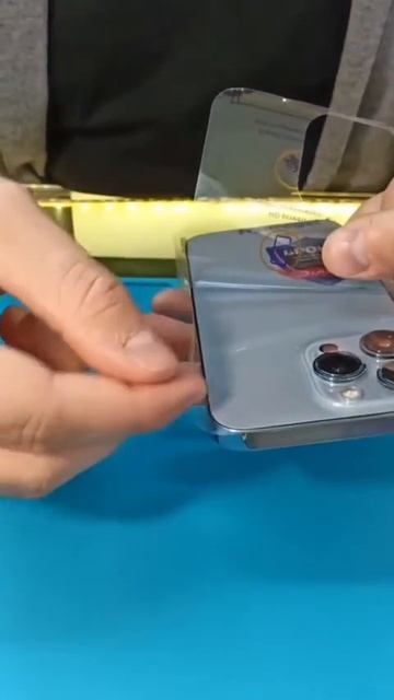 Как клеить плёнку на КРЫШКУ телефона