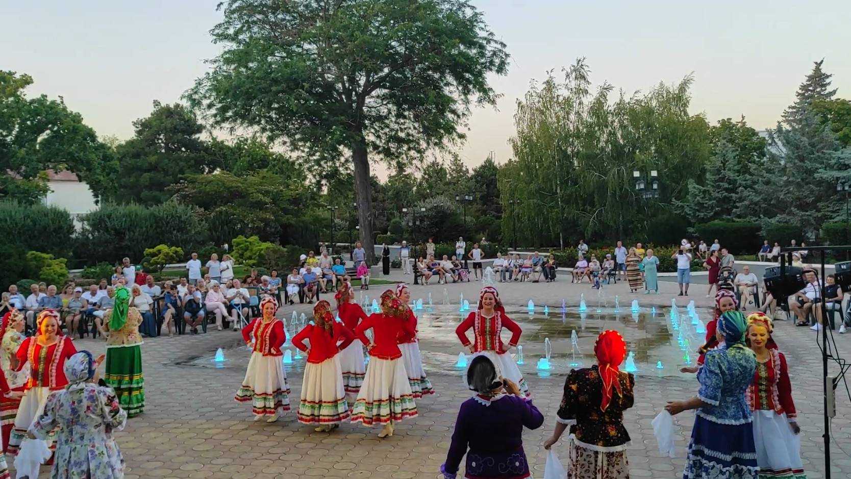 Народные песни и танцы в санатории Пирогова