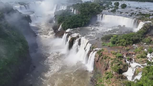 Водопады -Сила и мощь