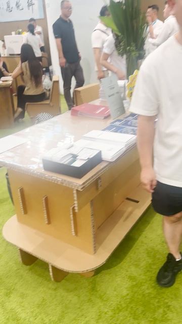 Это всё из картона!