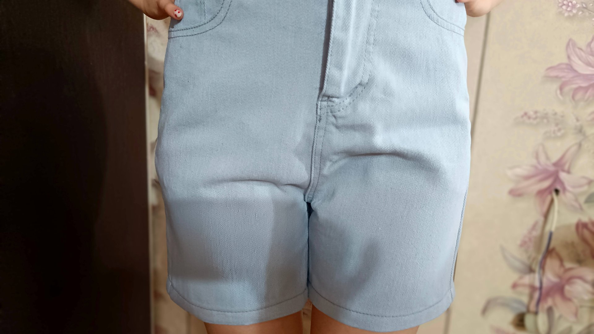 Укорачиваю джинсы на шорты.Двумя способами