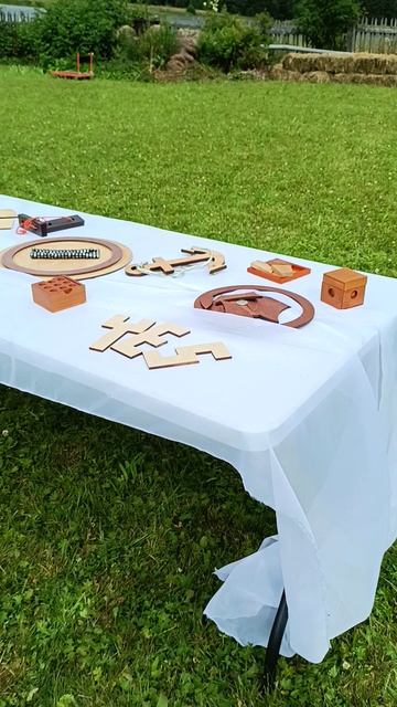 Игровая зона с крафтовыми играми на свадебной welcome-зоне