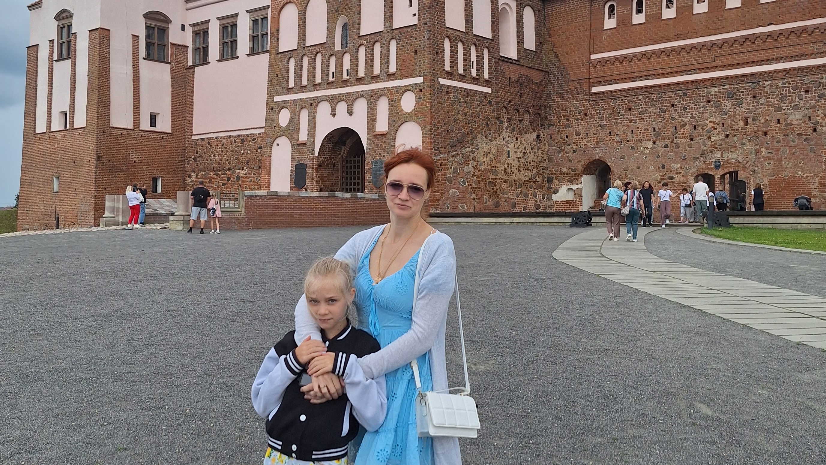 18.07.25 день 7 , приехали в замок Мирный, едем обратно в Москву, ночёвка в Смоленской области