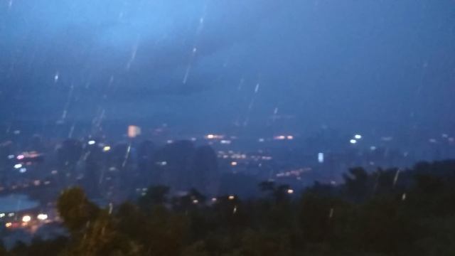 Настигла гроза!