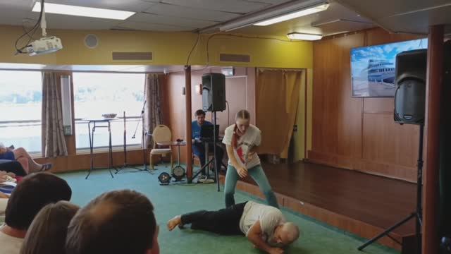 Подготовка и выступление Алексея и Ксюши на заключительном концерте на теплоходе "Княжна Анастасия"