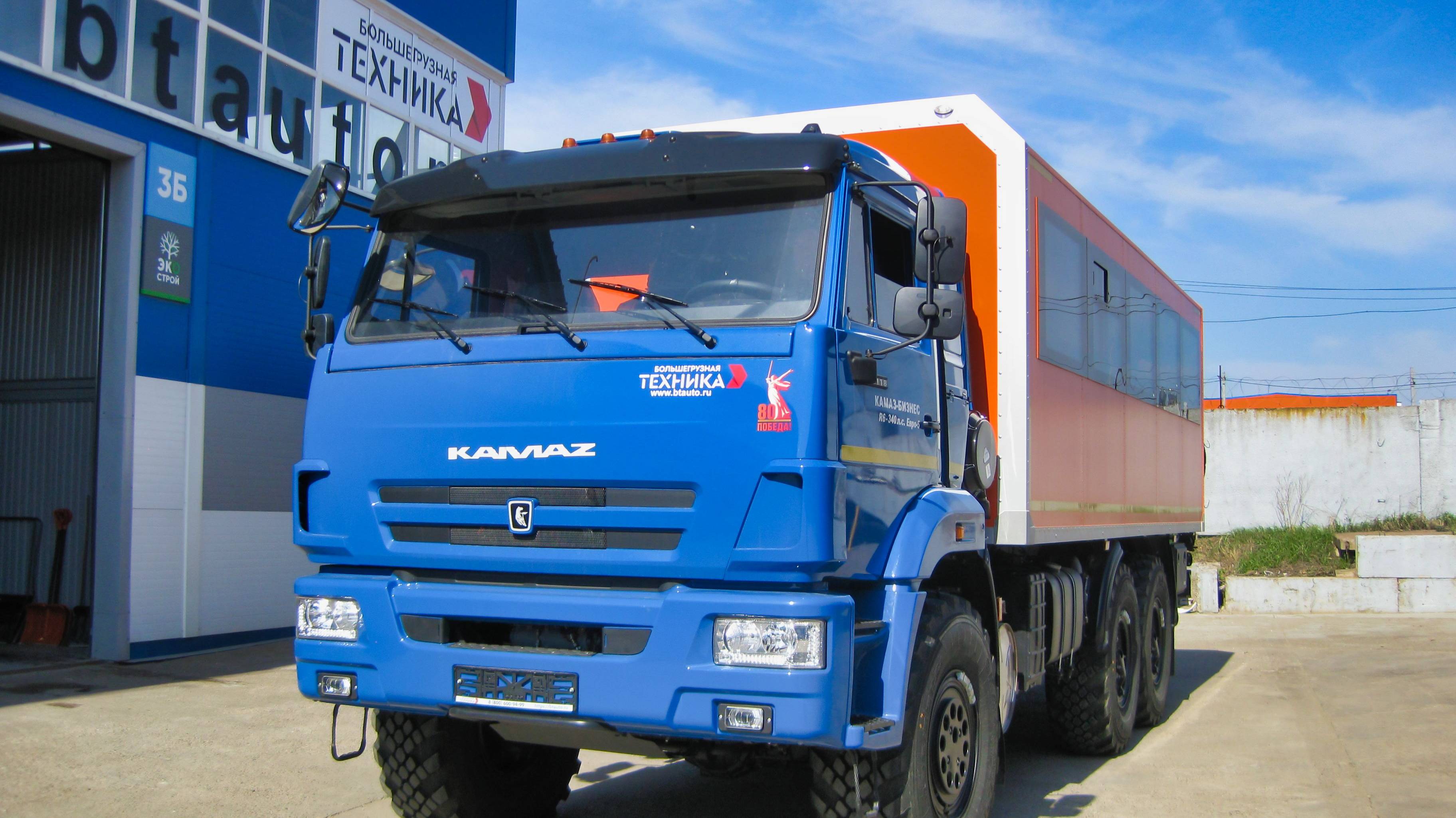 Вахтовый автобус на шасси Камаз 43118-76, 28+2 места