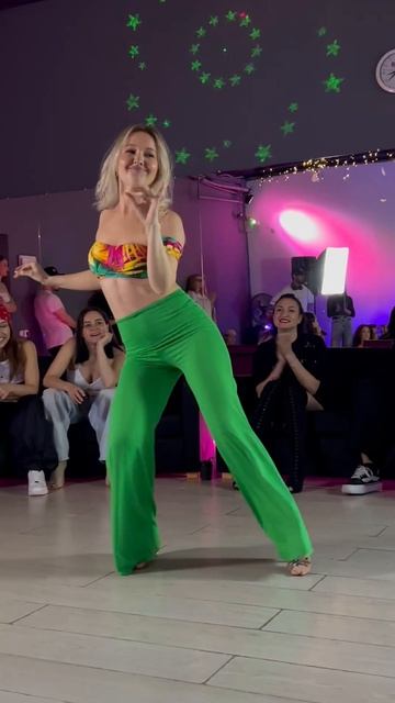 Бачата. Соло выступление от судьи батлов Юлии Бердниковой