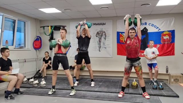 🏋Интенсивный понедельник: и старт, и финиш, и Егор толкает 😅