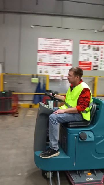 Тест-драйв поломоечной машины Wellland FD85 на складе